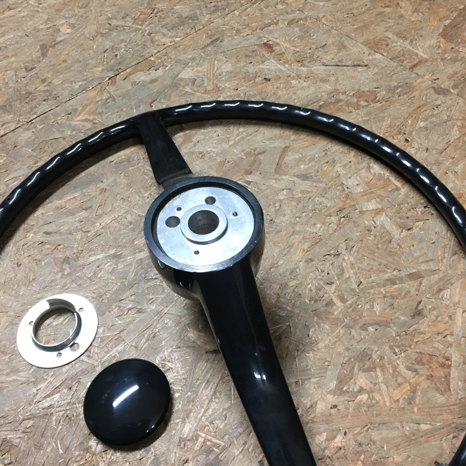 VW Bus T2 T2b Lenkrad T2 VW Bus von 8.74-79 schwarz vergl. 211415655B ...